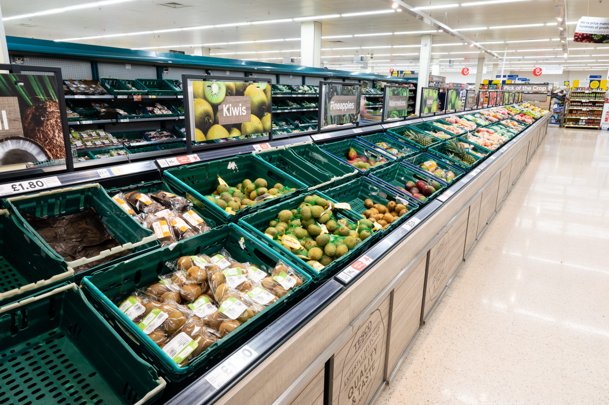 Tesco's Efficiency Boost: Fresh Produce Displays - ITAB