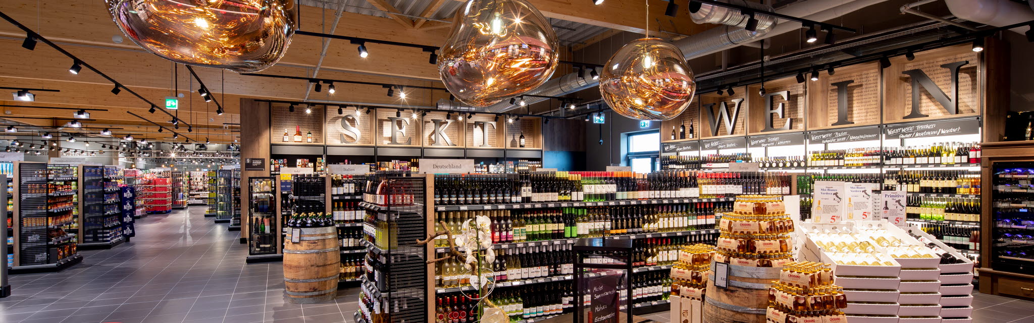 Satisfying experience from lighting design and smooth checkout - ITAB